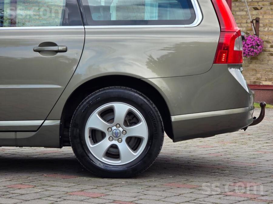 Zaļš Volvo V70 2010 Rīga, ar dzinēja tilpumu 2.00 L un nobraukumu 288 tūkst. km par 5650 €, foto 11 vietnē AUTOMOTO.COM.LV