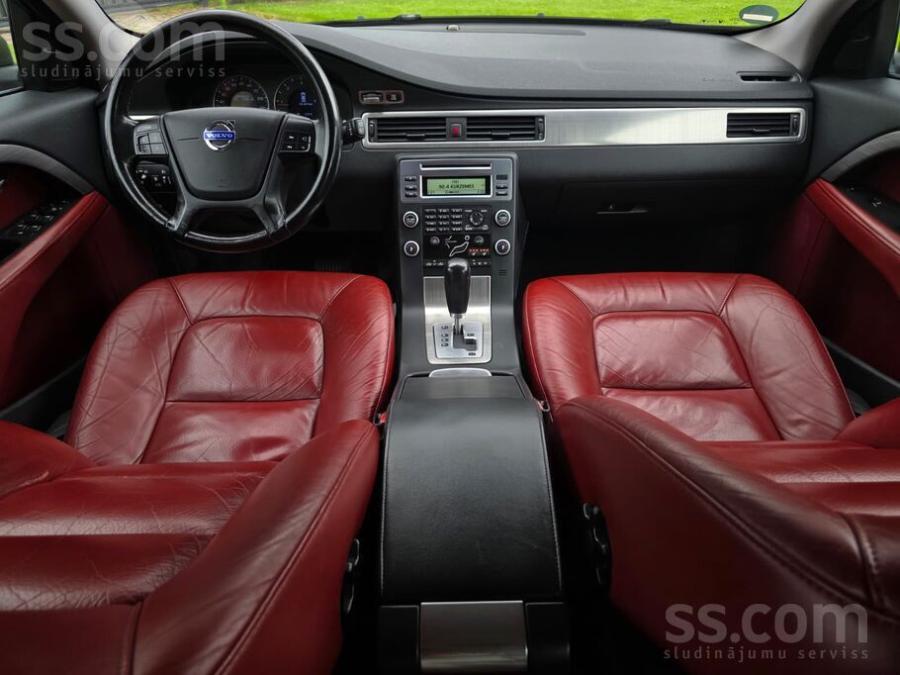 Zaļš Volvo V70 2010 Rīga, ar dzinēja tilpumu 2.00 L un nobraukumu 288 tūkst. km par 5650 €, foto 24 vietnē AUTOMOTO.COM.LV