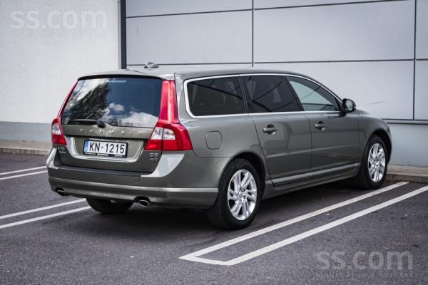 Green Volvo V70 2012 in Riga, with an engine capacity of 2.40 L and mileage of 0 thousand km for 7250 €, photo 4 on AUTOMOTO.COM.LV