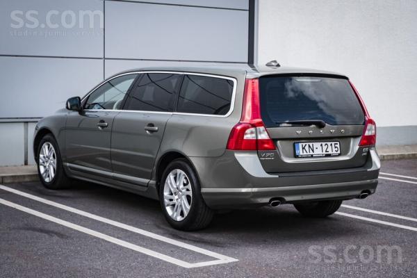 Green Volvo V70 2012 in Riga, with an engine capacity of 2.40 L and mileage of 0 thousand km for 7250 €, photo 6 on AUTOMOTO.COM.LV