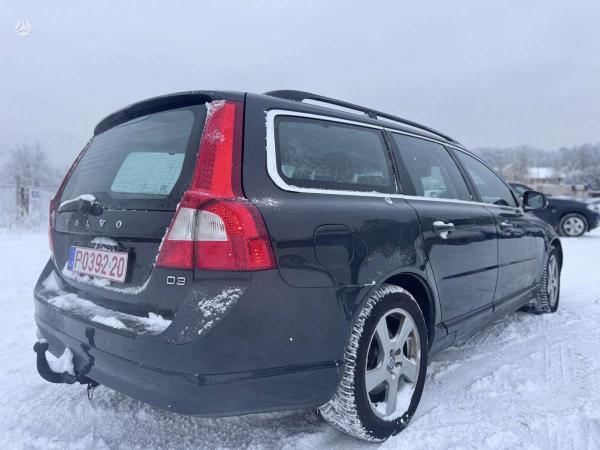Zaļš Volvo V70 2012 Alīta, ar dzinēja tilpumu 1.98 L un nobraukumu 277 tūkst. km par 5700 €, foto 9 vietnē AUTOMOTO.COM.LV