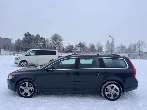 Zaļš Volvo V70 2012 Alīta, ar dzinēja tilpumu 1.98 L un nobraukumu 288 tūkst. km par 5550 €, foto 8 vietnē AUTOMOTO.COM.LV