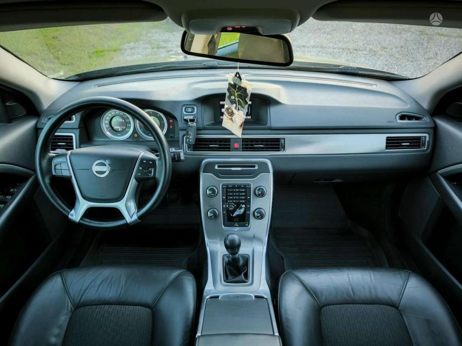 Zaļš Volvo V70 2012 Trakai, ar dzinēja tilpumu 1.98 L un nobraukumu 318 tūkst. km par 4790 €, foto 9 vietnē AUTOMOTO.COM.LV