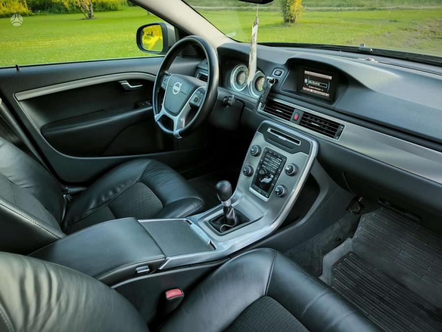 Zaļš Volvo V70 2012 Trakai, ar dzinēja tilpumu 1.98 L un nobraukumu 318 tūkst. km par 4790 €, foto 10 vietnē AUTOMOTO.COM.LV