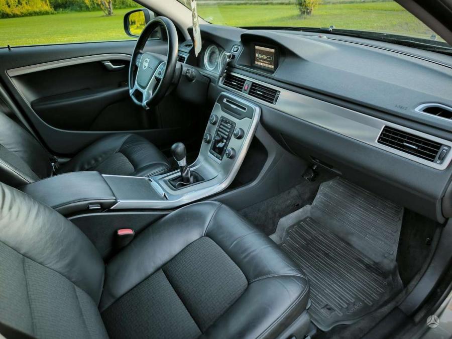 Zaļš Volvo V70 2012 Trakai, ar dzinēja tilpumu 1.98 L un nobraukumu 318 tūkst. km par 4790 €, foto 11 vietnē AUTOMOTO.COM.LV