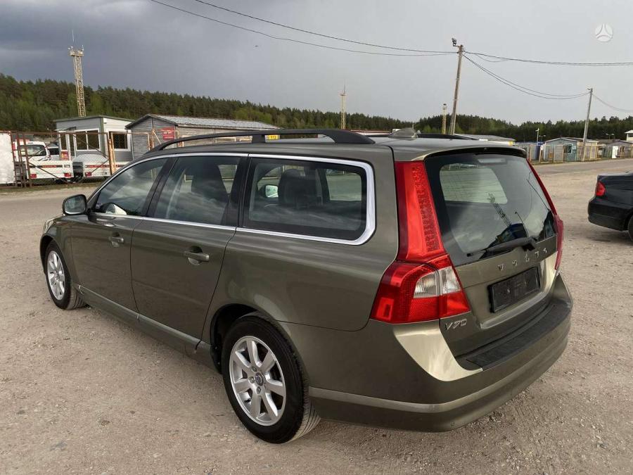 Green Volvo V70 2012 in Vilnius, with an engine capacity of 1.56 L and mileage of 398 thousand km for 4800 €, photo 1 on AUTOMOTO.COM.LV