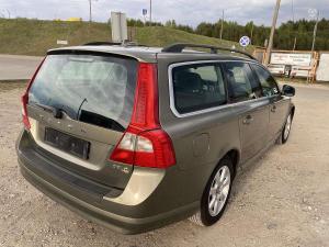 Green Volvo V70 2012 in Vilnius, with an engine capacity of 1.56 L and mileage of 398 thousand km for 4800 €, photo 4 on AUTOMOTO.COM.LV
