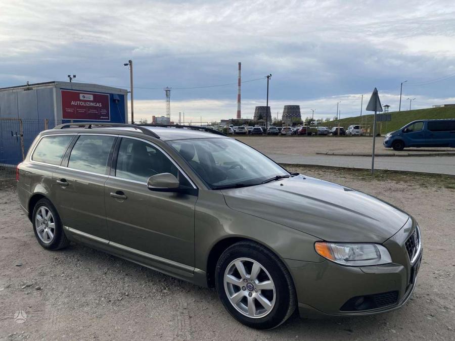 Green Volvo V70 2012 in Vilnius, with an engine capacity of 1.56 L and mileage of 398 thousand km for 4800 €, photo 6 on AUTOMOTO.COM.LV
