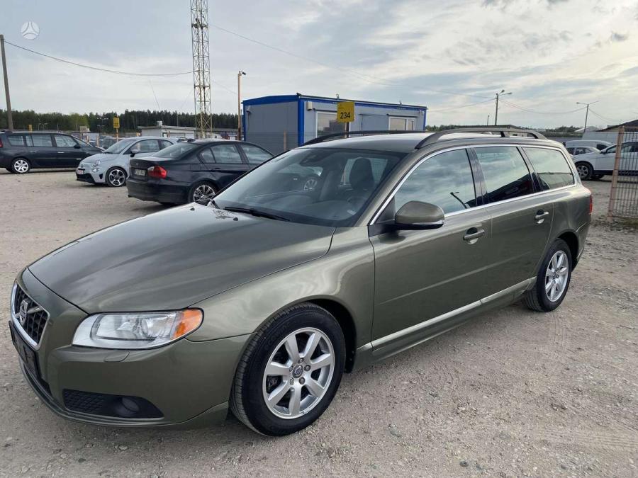 Green Volvo V70 2012 in Vilnius, with an engine capacity of 1.56 L and mileage of 398 thousand km for 4800 €, photo 9 on AUTOMOTO.COM.LV