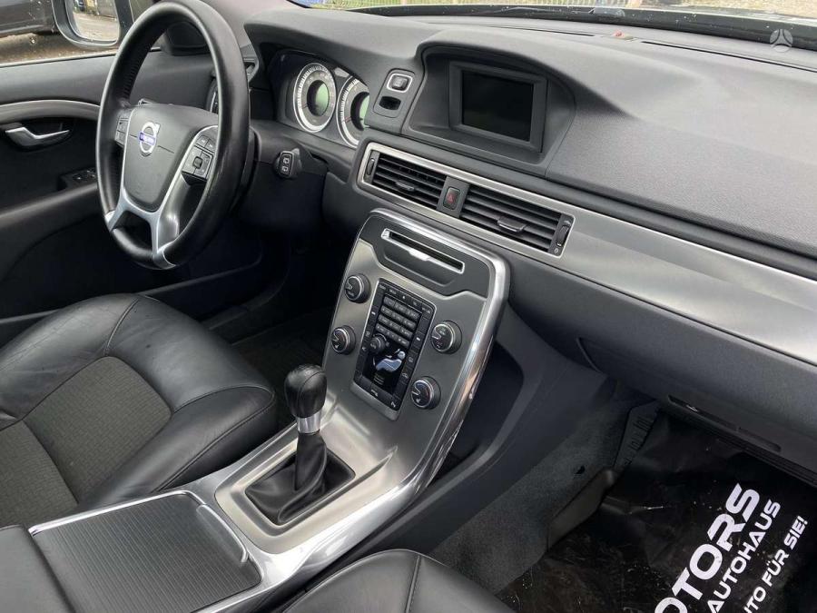 Green Volvo V70 2012 in Vilnius, with an engine capacity of 1.56 L and mileage of 398 thousand km for 4800 €, photo 10 on AUTOMOTO.COM.LV