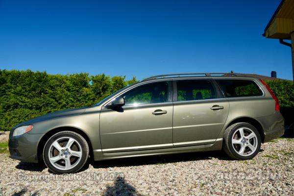 Green Volvo V70 2012 in Tallinn, with an engine capacity of 2.00 L and mileage of 260 thousand km for 7400 €, photo 2 on AUTOMOTO.COM.LV