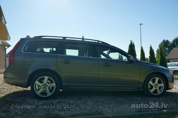 Green Volvo V70 2012 in Tallinn, with an engine capacity of 2.00 L and mileage of 260 thousand km for 7400 €, photo 3 on AUTOMOTO.COM.LV