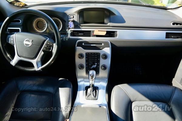 Green Volvo V70 2012 in Tallinn, with an engine capacity of 2.00 L and mileage of 260 thousand km for 7400 €, photo 6 on AUTOMOTO.COM.LV