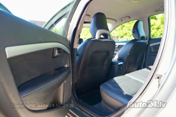 Green Volvo V70 2012 in Tallinn, with an engine capacity of 2.00 L and mileage of 260 thousand km for 7400 €, photo 10 on AUTOMOTO.COM.LV