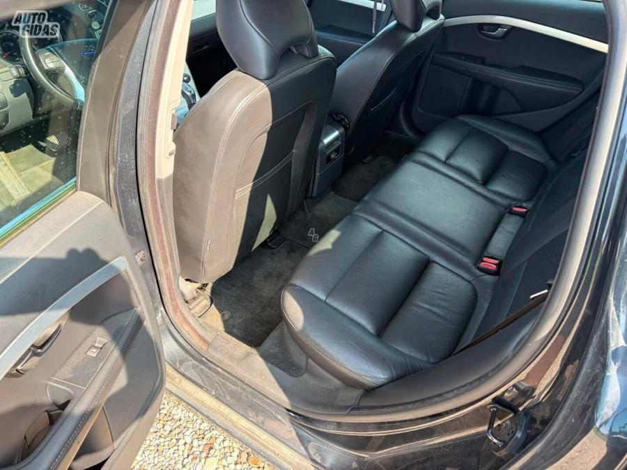 Zaļš Volvo V70 2013 Raseiniai, ar dzinēja tilpumu 2.00 L un nobraukumu 265 tūkst. km par 5400 €, foto 13 vietnē AUTOMOTO.COM.LV