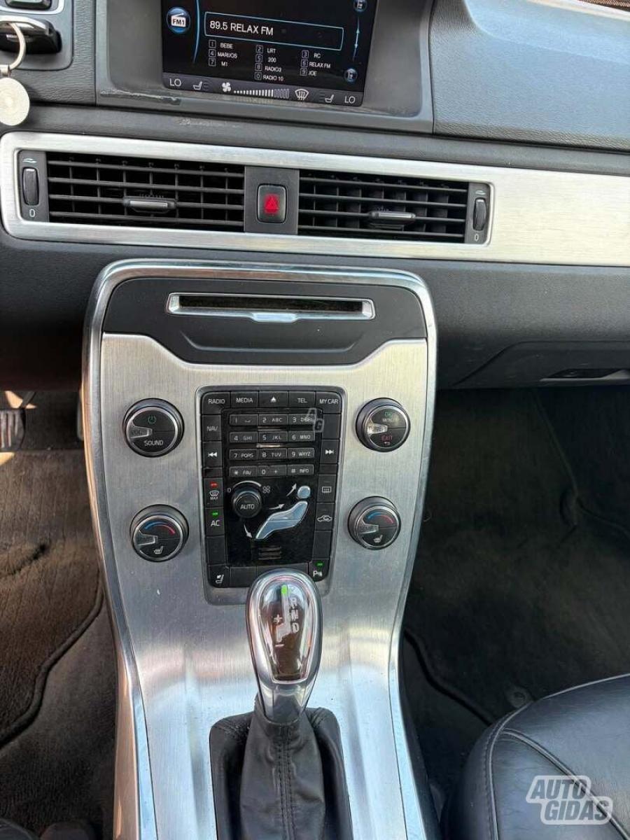 Zaļš Volvo V70 2013 Raseiniai, ar dzinēja tilpumu 2.00 L un nobraukumu 265 tūkst. km par 5400 €, foto 14 vietnē AUTOMOTO.COM.LV