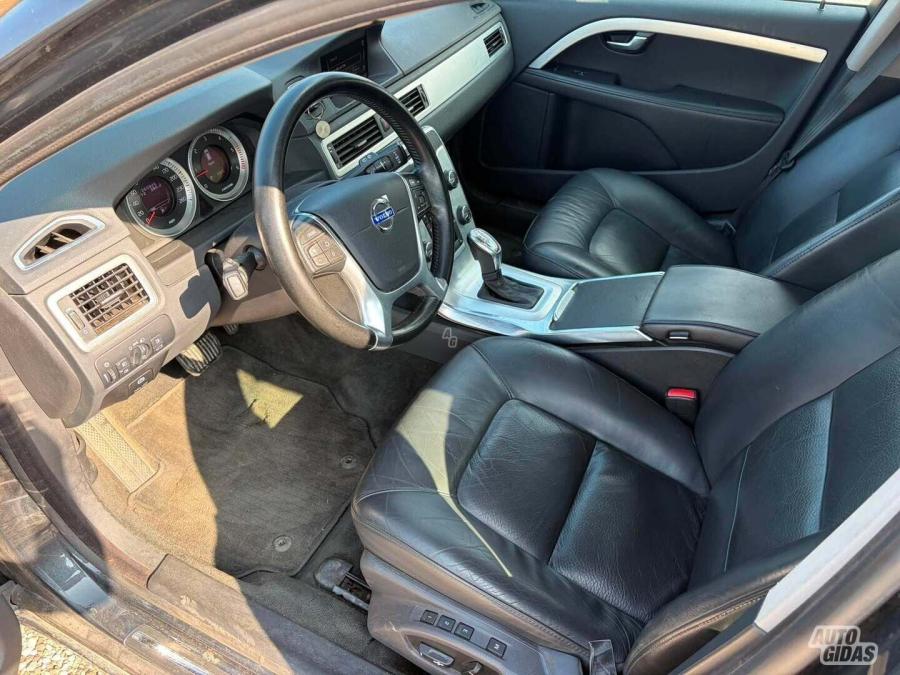 Zaļš Volvo V70 2013 Raseiniai, ar dzinēja tilpumu 2.00 L un nobraukumu 265 tūkst. km par 5400 €, foto 15 vietnē AUTOMOTO.COM.LV