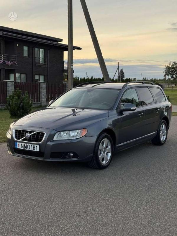 Grey Volvo V70 2008 in Salcininkai, with an engine capacity of 2.40 L and mileage of 330 thousand km for 4850 €, photo 1 on AUTOMOTO.COM.LV