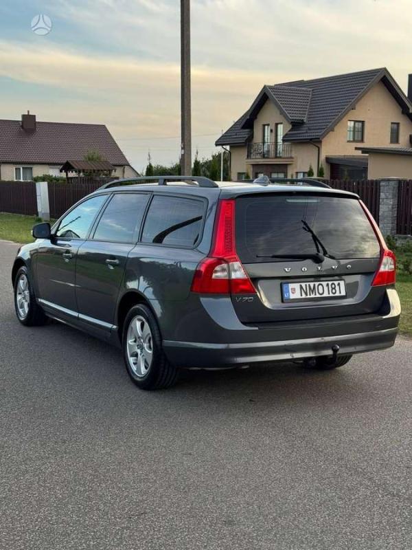 Grey Volvo V70 2008 in Salcininkai, with an engine capacity of 2.40 L and mileage of 330 thousand km for 4850 €, photo 5 on AUTOMOTO.COM.LV
