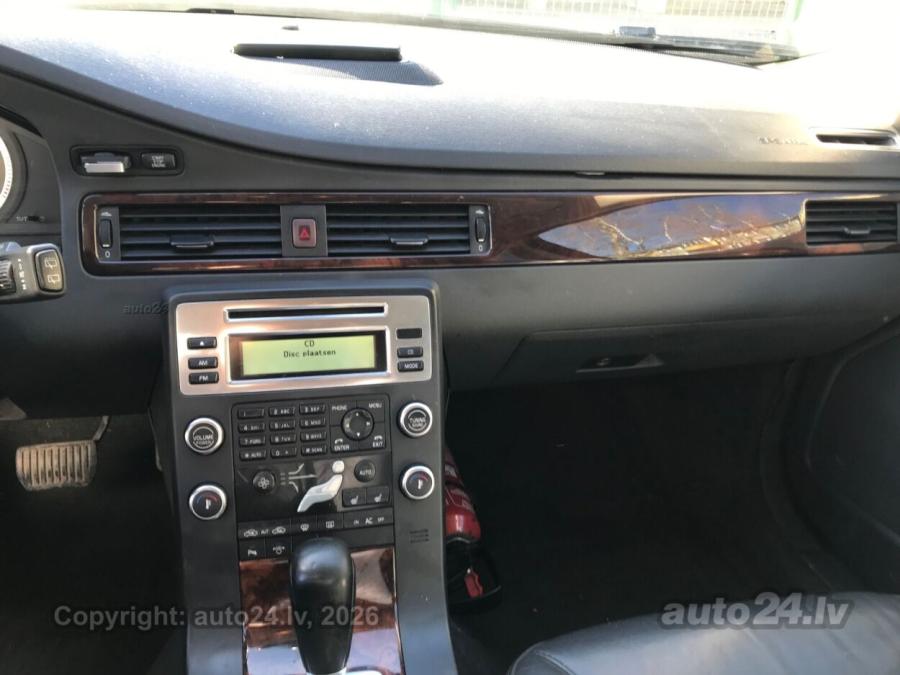 Pelēks Volvo V70 2009 Tallina, ar dzinēja tilpumu 2.00 L un nobraukumu 345 tūkst. km par 3200 €, foto 7 vietnē AUTOMOTO.COM.LV