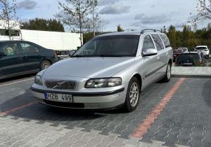 Grey Volvo V70 2002 in Vilnius, with an engine capacity of 2.40 L and mileage of 447 thousand km for 1200 €, photo  on AUTOMOTO.COM.LV