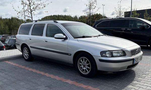 Grey Volvo V70 2002 in Vilnius, with an engine capacity of 2.40 L and mileage of 447 thousand km for 1200 €, photo 4 on AUTOMOTO.COM.LV