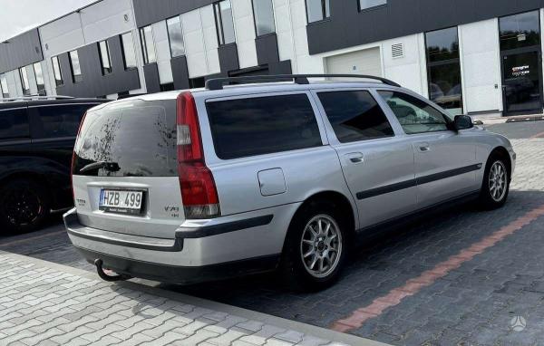Grey Volvo V70 2002 in Vilnius, with an engine capacity of 2.40 L and mileage of 447 thousand km for 1200 €, photo 5 on AUTOMOTO.COM.LV