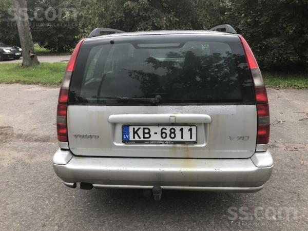 Pelēks Volvo V70 1999 Rīga, ar dzinēja tilpumu 2.50 L un nobraukumu 493 tūkst. km par 630 €, foto 3 vietnē AUTOMOTO.COM.LV