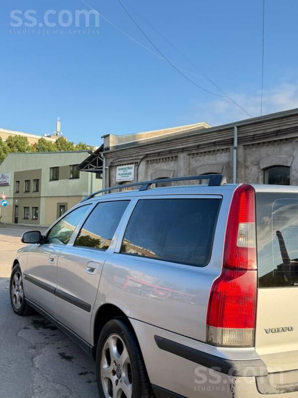Pelēks Volvo V70 2001 Rīga, ar dzinēja tilpumu 2.40 L un nobraukumu 410 tūkst. km par 1350 €, foto 3 vietnē AUTOMOTO.COM.LV