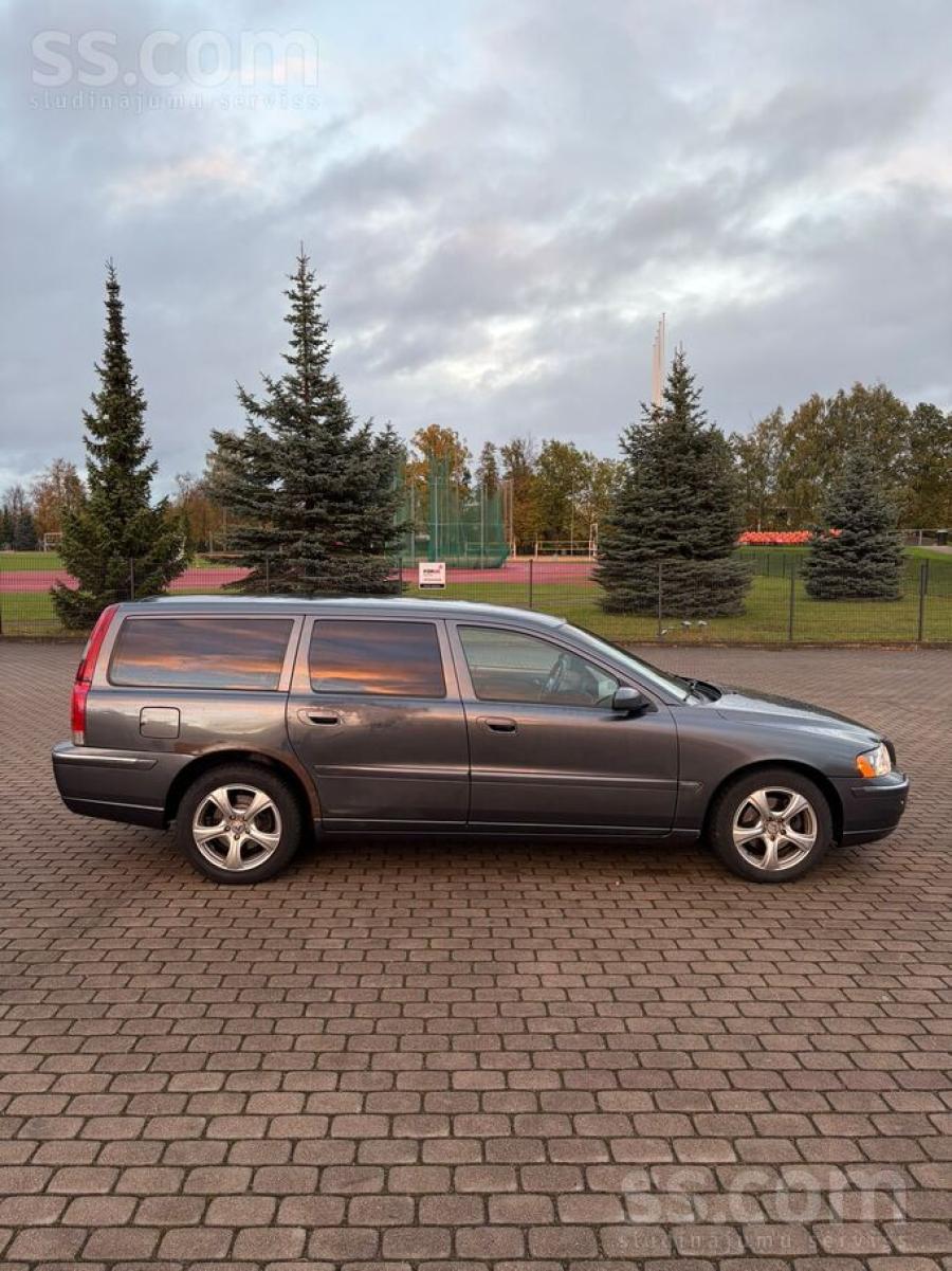 Pelēks Volvo V70 2005 Jelgava, ar dzinēja tilpumu 2.40 L un nobraukumu 378 tūkst. km par 1700 €, foto 3 vietnē AUTOMOTO.COM.LV