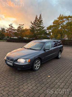 Pelēks Volvo V70 2005 Jelgava, ar dzinēja tilpumu 2.40 L un nobraukumu 378 tūkst. km par 1700 €, foto 4 vietnē AUTOMOTO.COM.LV