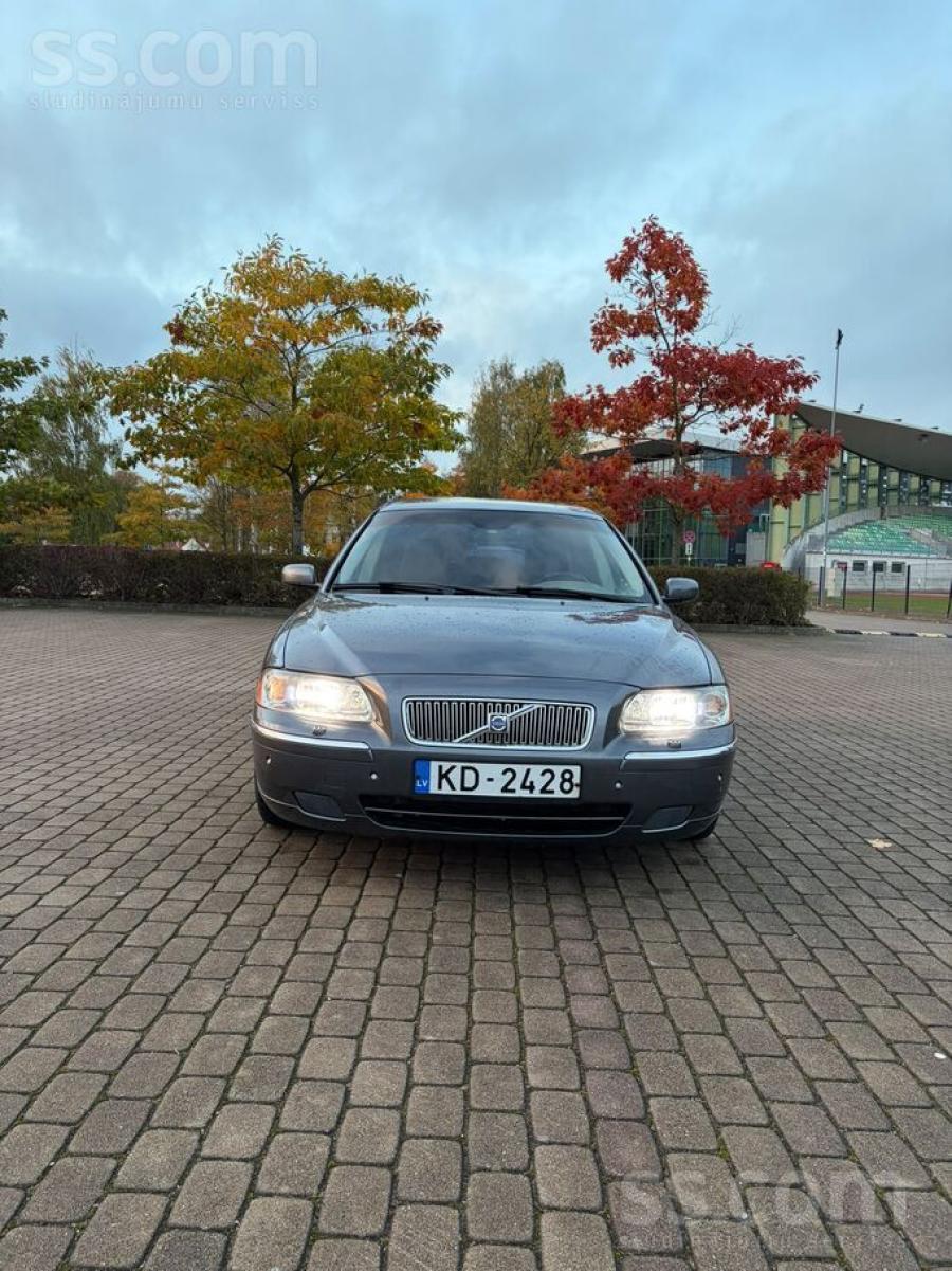 Pelēks Volvo V70 2005 Jelgava, ar dzinēja tilpumu 2.40 L un nobraukumu 378 tūkst. km par 1700 €, foto 6 vietnē AUTOMOTO.COM.LV