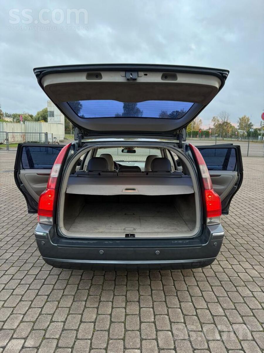 Pelēks Volvo V70 2005 Jelgava, ar dzinēja tilpumu 2.40 L un nobraukumu 378 tūkst. km par 1700 €, foto 7 vietnē AUTOMOTO.COM.LV