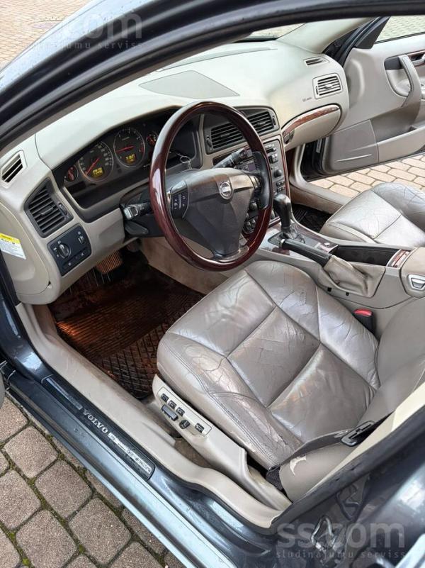 Pelēks Volvo V70 2005 Jelgava, ar dzinēja tilpumu 2.40 L un nobraukumu 378 tūkst. km par 1700 €, foto 9 vietnē AUTOMOTO.COM.LV