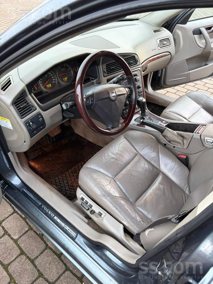 Pelēks Volvo V70 2005 Jelgava, ar dzinēja tilpumu 2.40 L un nobraukumu 378 tūkst. km par 1700 €, foto 9 vietnē AUTOMOTO.COM.LV