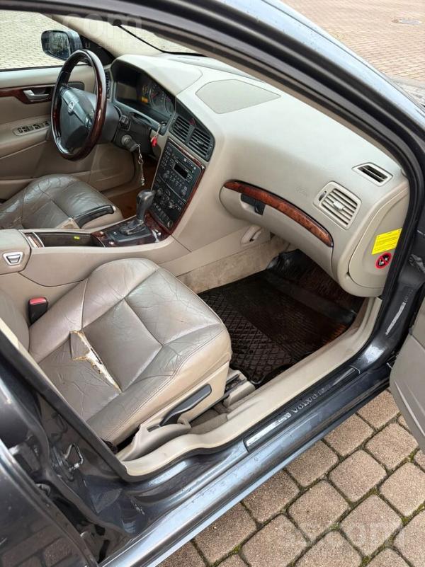 Pelēks Volvo V70 2005 Jelgava, ar dzinēja tilpumu 2.40 L un nobraukumu 378 tūkst. km par 1700 €, foto 10 vietnē AUTOMOTO.COM.LV