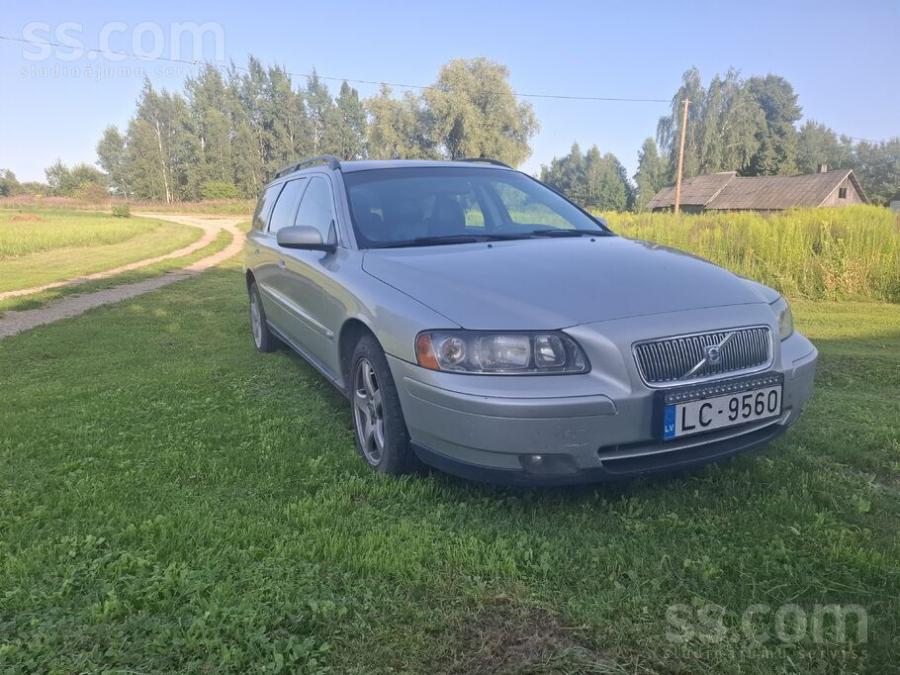 Grey Volvo V70 2006 in Bauska, with an engine capacity of 2.40 L and mileage of 411 thousand km for 2200 €, photo 3 on AUTOMOTO.COM.LV