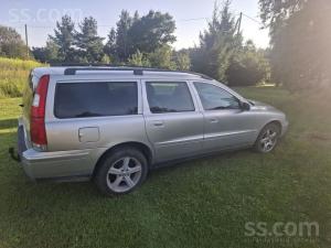 Grey Volvo V70 2006 in Bauska, with an engine capacity of 2.40 L and mileage of 411 thousand km for 2200 €, photo 4 on AUTOMOTO.COM.LV