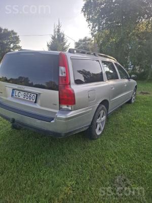 Grey Volvo V70 2006 in Bauska, with an engine capacity of 2.40 L and mileage of 411 thousand km for 2200 €, photo 5 on AUTOMOTO.COM.LV