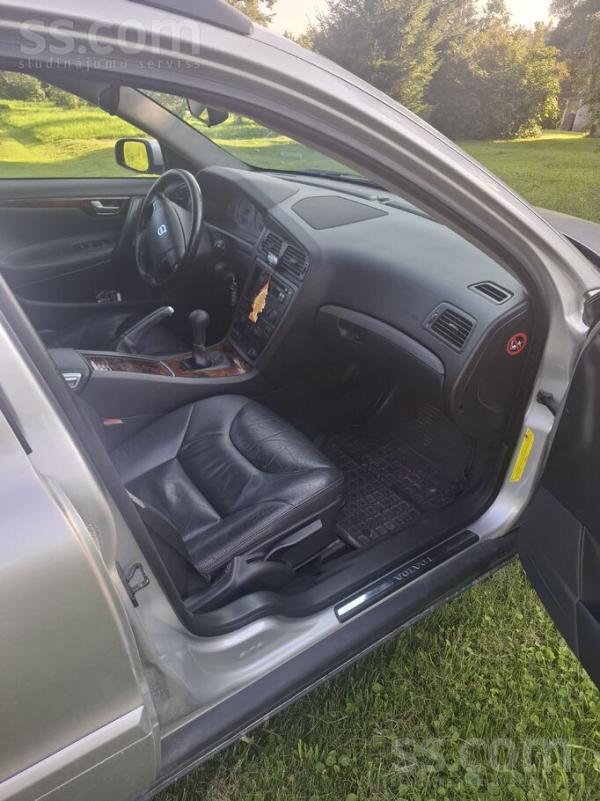 Grey Volvo V70 2006 in Bauska, with an engine capacity of 2.40 L and mileage of 411 thousand km for 2200 €, photo 7 on AUTOMOTO.COM.LV