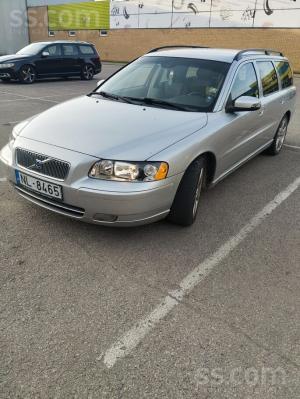 Pelēks Volvo V70 2007 Ogre, ar dzinēja tilpumu 2.40 L un nobraukumu 330 tūkst. km par 3000 €, foto  vietnē AUTOMOTO.COM.LV