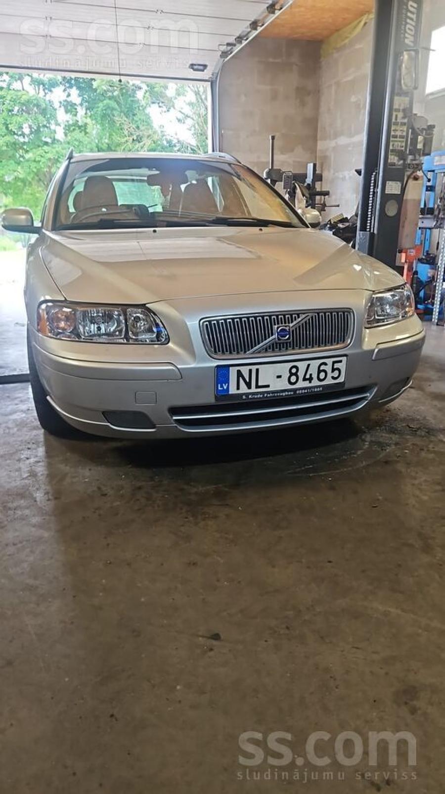 Pelēks Volvo V70 2007 Ogre, ar dzinēja tilpumu 2.40 L un nobraukumu 330 tūkst. km par 3000 €, foto 4 vietnē AUTOMOTO.COM.LV