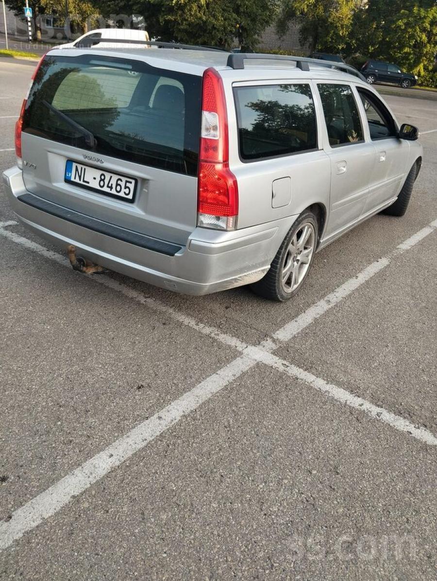 Pelēks Volvo V70 2007 Ogre, ar dzinēja tilpumu 2.40 L un nobraukumu 330 tūkst. km par 3000 €, foto 5 vietnē AUTOMOTO.COM.LV