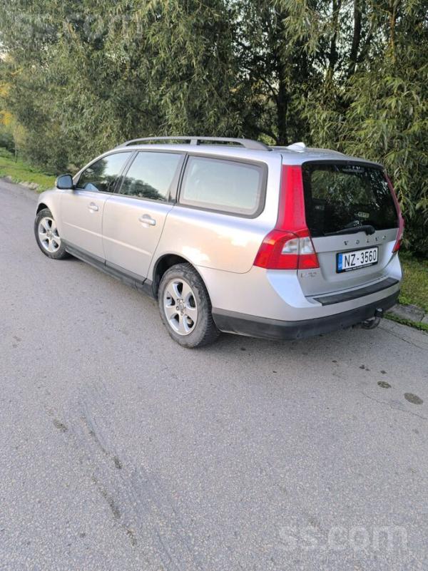 Volvo V70 2008 in Riga on AUTOMOTO.COM.LV Grey Volvo V70 2008 in Riga, with an engine capacity of 2.00 L and mileage of 315 thousand km for 2500 €, photo 4 on AUTOMOTO.COM.LV