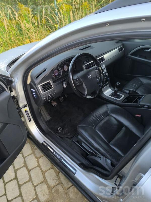 Volvo V70 2008 in Riga on AUTOMOTO.COM.LV Grey Volvo V70 2008 in Riga, with an engine capacity of 2.00 L and mileage of 315 thousand km for 2500 €, photo 8 on AUTOMOTO.COM.LV