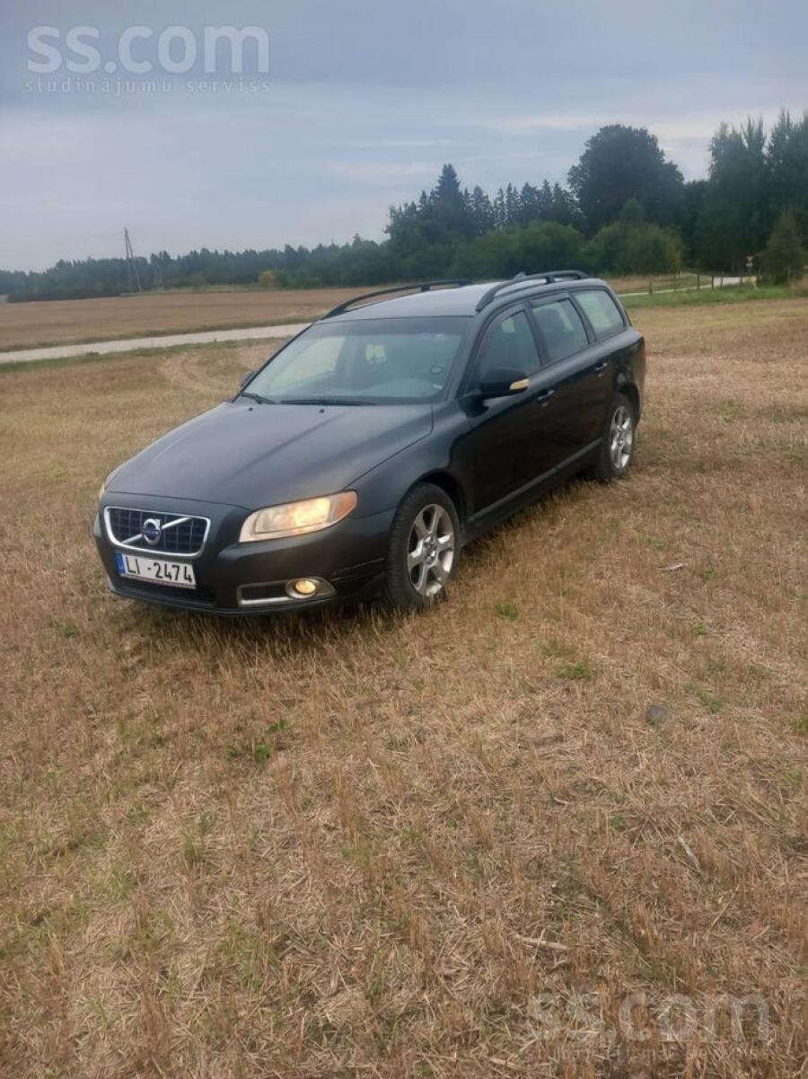 Grey Volvo V70 2009 in Talsi, with an engine capacity of 2.40 L and mileage of 307 thousand km for 2350 €, photo 1 on AUTOMOTO.COM.LV