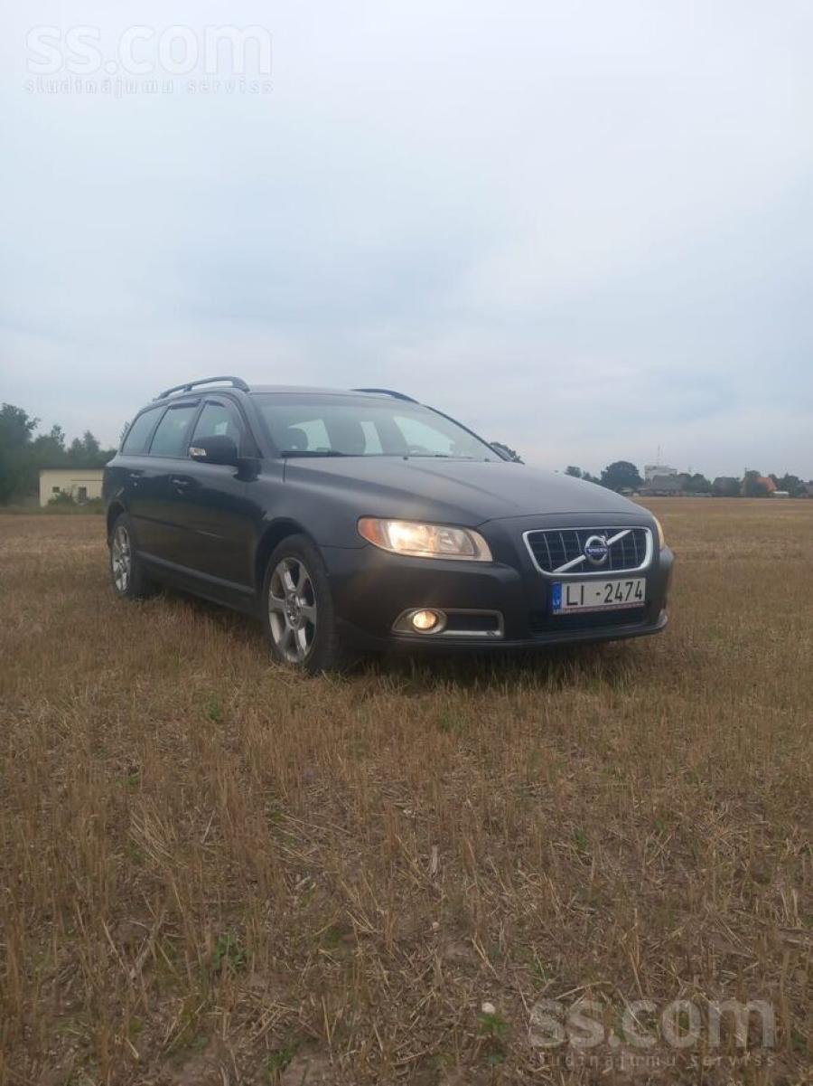Grey Volvo V70 2009 in Talsi, with an engine capacity of 2.40 L and mileage of 307 thousand km for 2350 €, photo 3 on AUTOMOTO.COM.LV