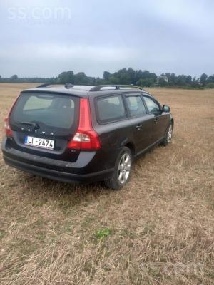 Grey Volvo V70 2009 in Talsi, with an engine capacity of 2.40 L and mileage of 307 thousand km for 2350 €, photo 4 on AUTOMOTO.COM.LV