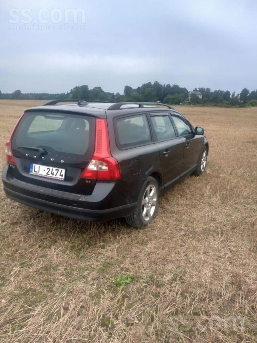 Grey Volvo V70 2009 in Talsi, with an engine capacity of 2.40 L and mileage of 307 thousand km for 2350 €, photo 4 on AUTOMOTO.COM.LV