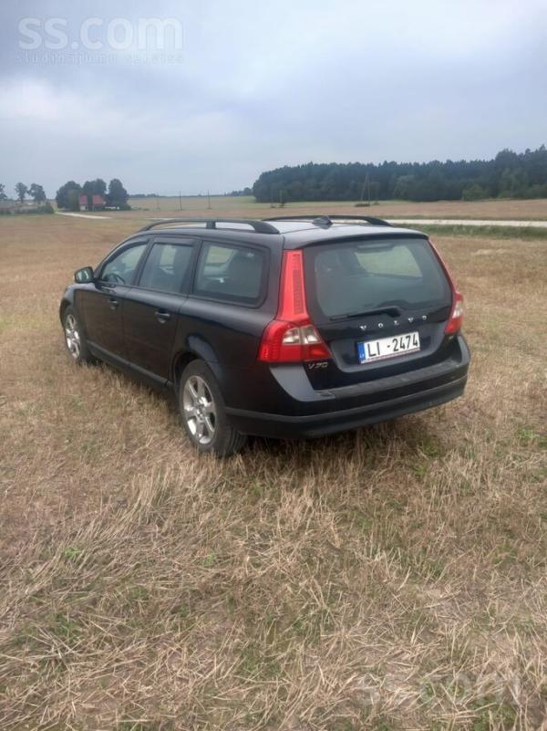 Grey Volvo V70 2009 in Talsi, with an engine capacity of 2.40 L and mileage of 307 thousand km for 2350 €, photo 5 on AUTOMOTO.COM.LV